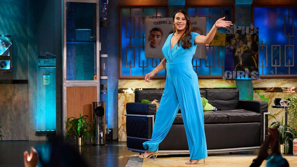 El regalo robado de Karla Sofía Gascón a David Broncano en su visita a ...