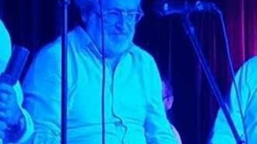 Familiares y una "legión" de amigos despiden a Julio Taboada