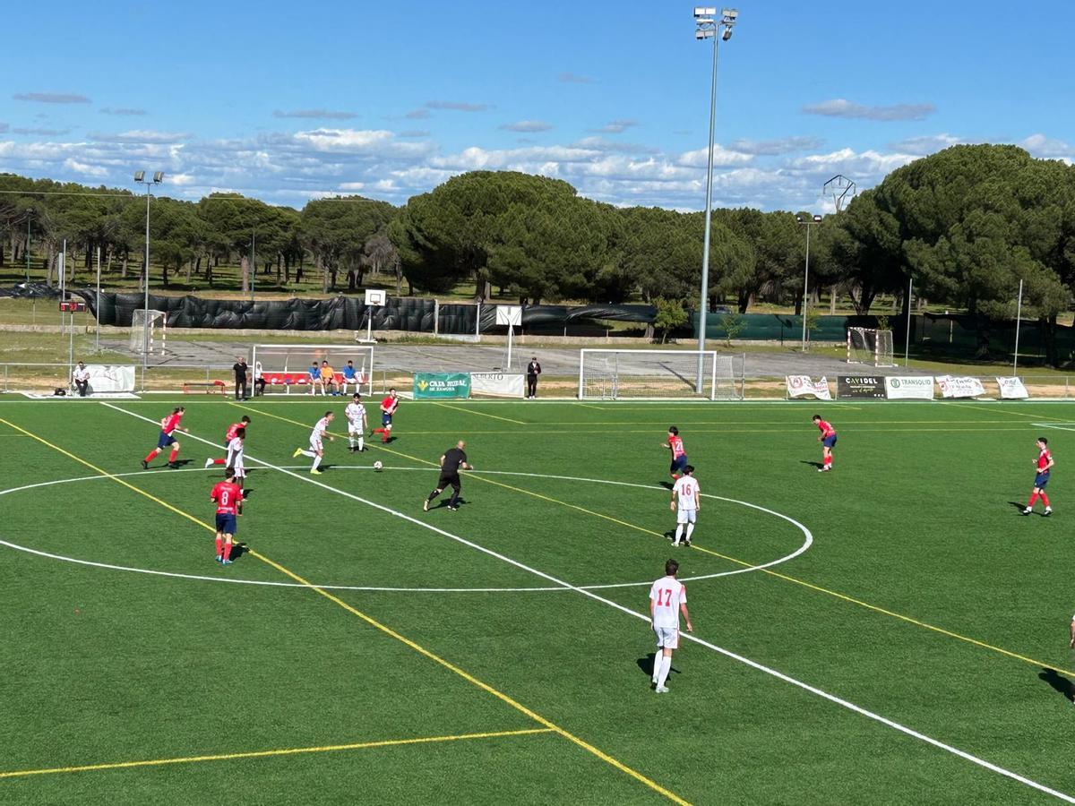 FÚTBOL | El CD Benavente firma una determinante victoria en Simancas (0 ...