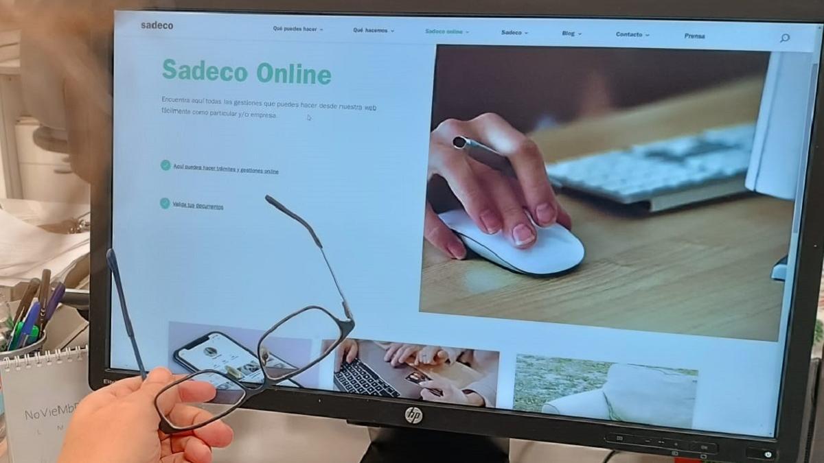 Sadeco amplía sus servicios 'online': desde pagar el recibo a la recogida de enseres