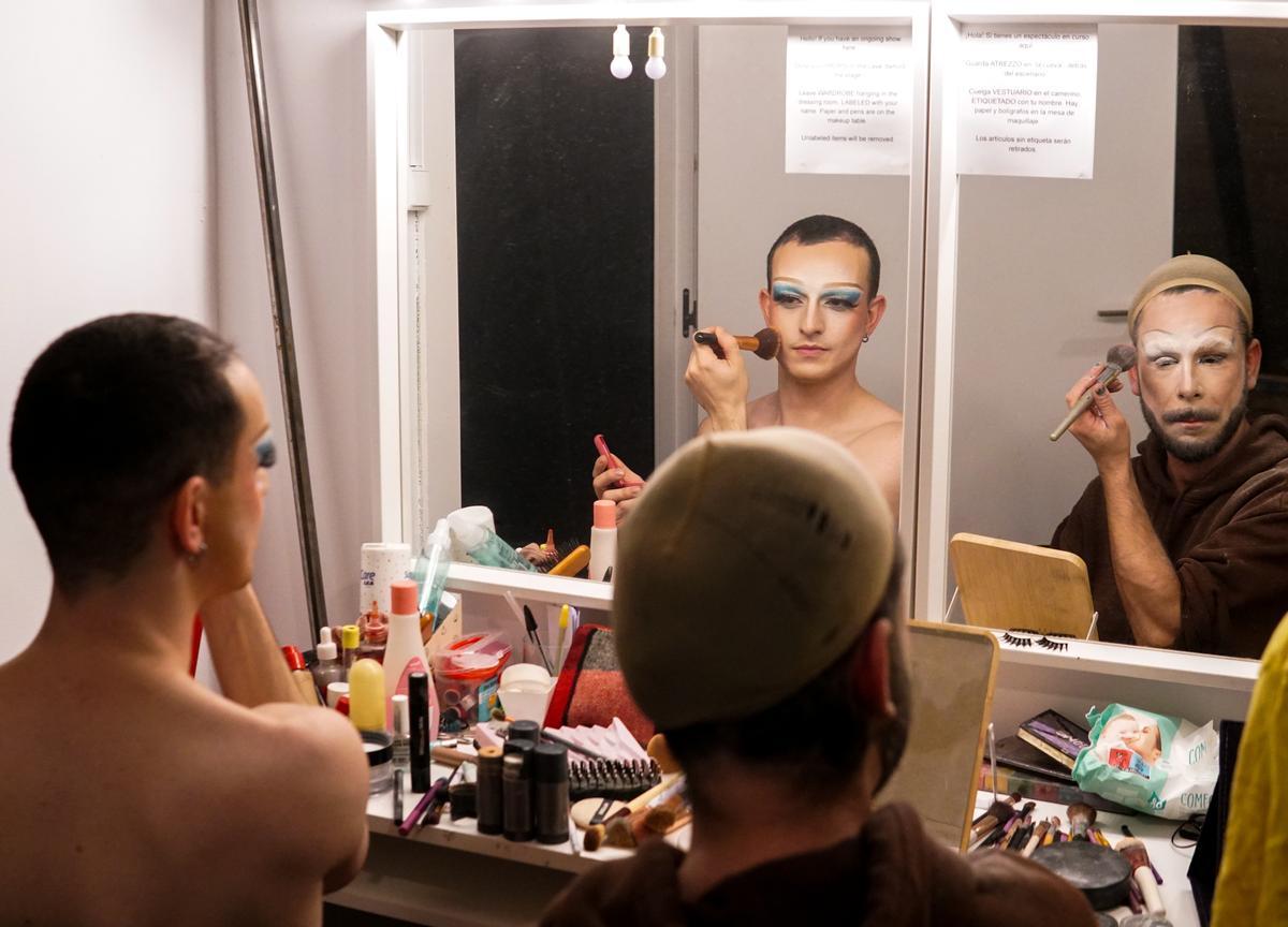 Nace en Barcelona una compañía teatral dedicada al humor absurdo y de ...