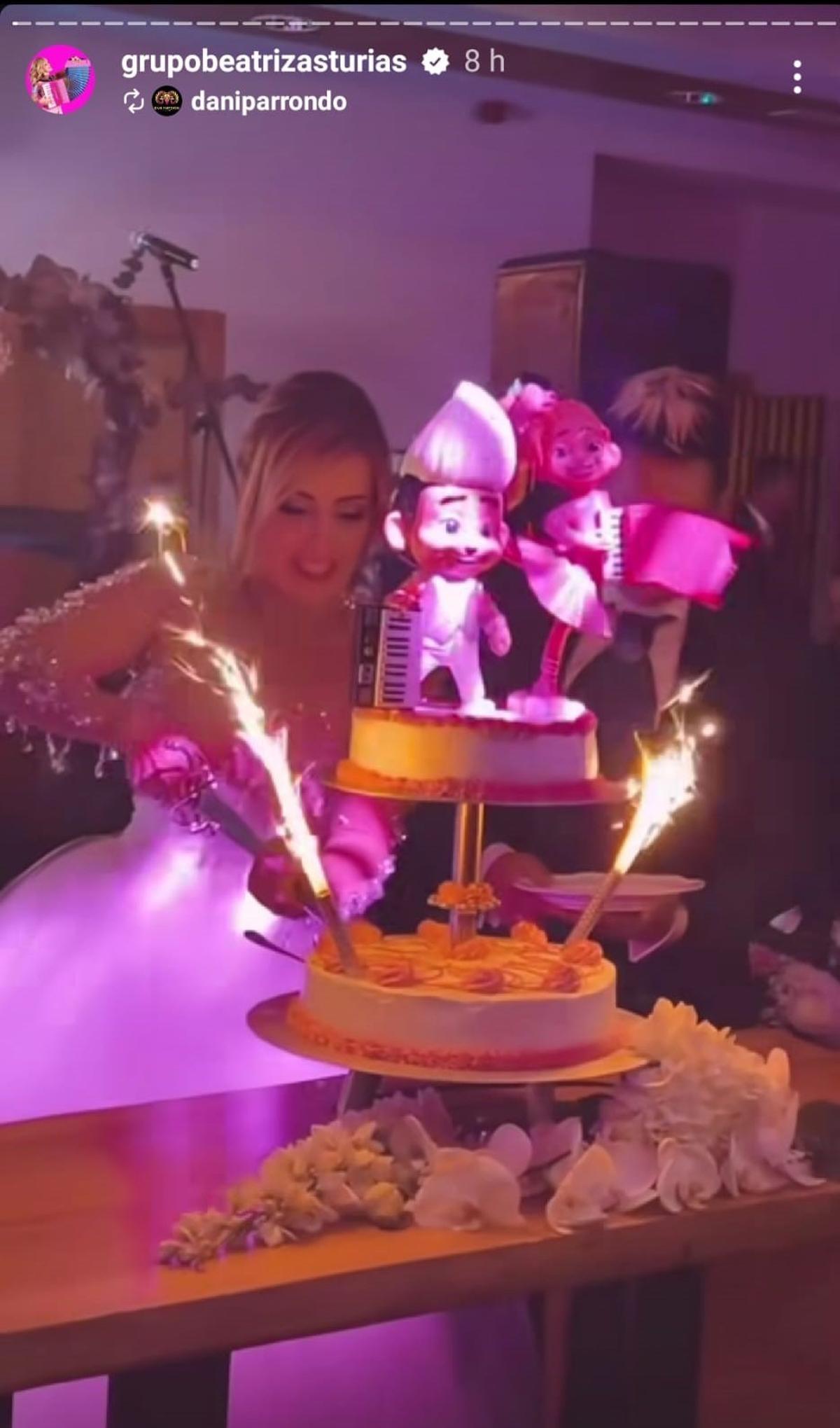 GRUPO BEATRIZ I El acordeón rosa no faltó en el fiestón que la cantante ...