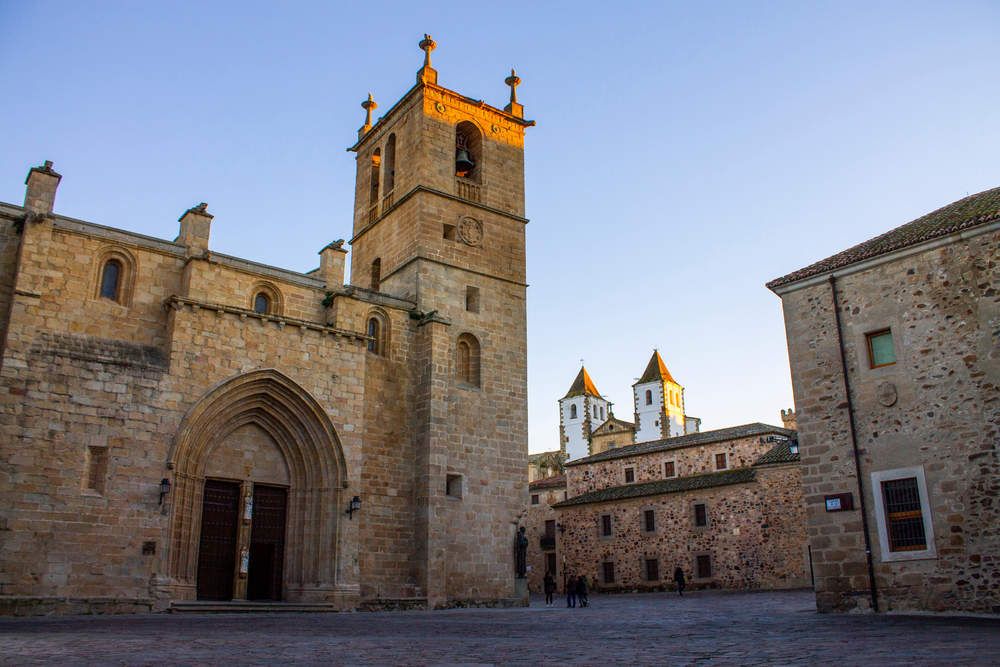 Qué visitar en Cáceres | La belleza de Cáceres: Así es la catedral ...