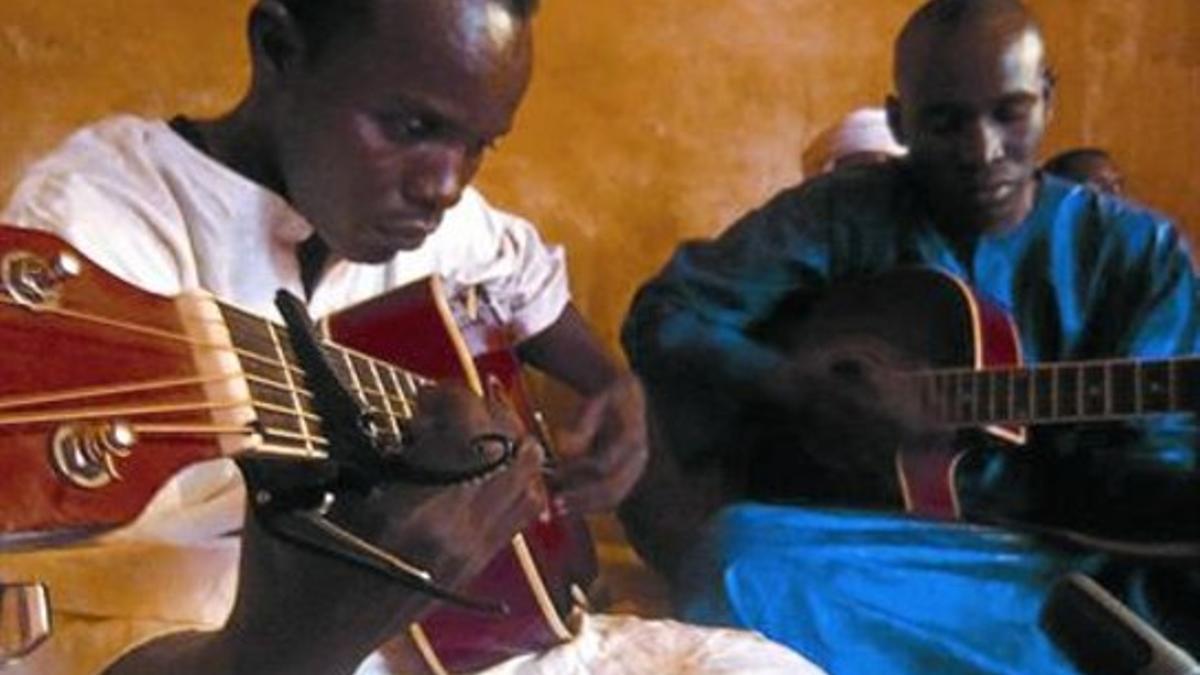 Los móviles, principal medio para la música en el Sáhara