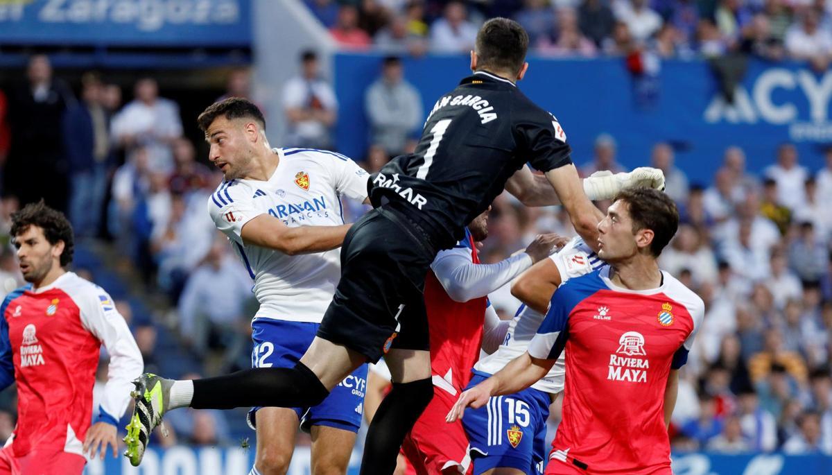 Real Zaragoza: Los tres años firmados a Bakis y la próxima revolución ...