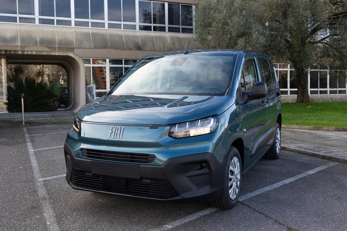 Las nuevas furgonetas K9, tras el restyling, alineadas en la factoría ...