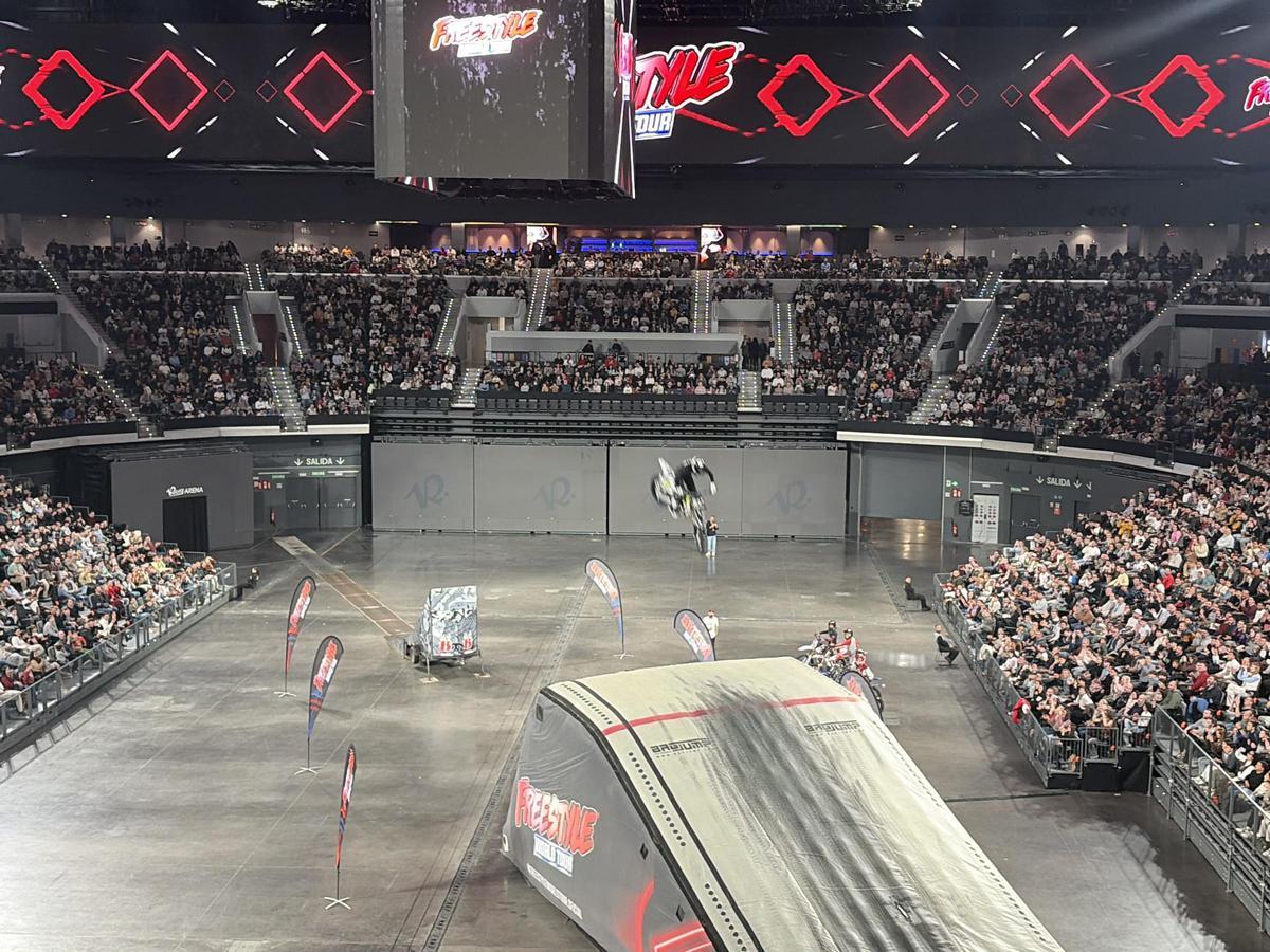 El Roig Arena disfruta de un gran 'show' con el Freestyle World Tour