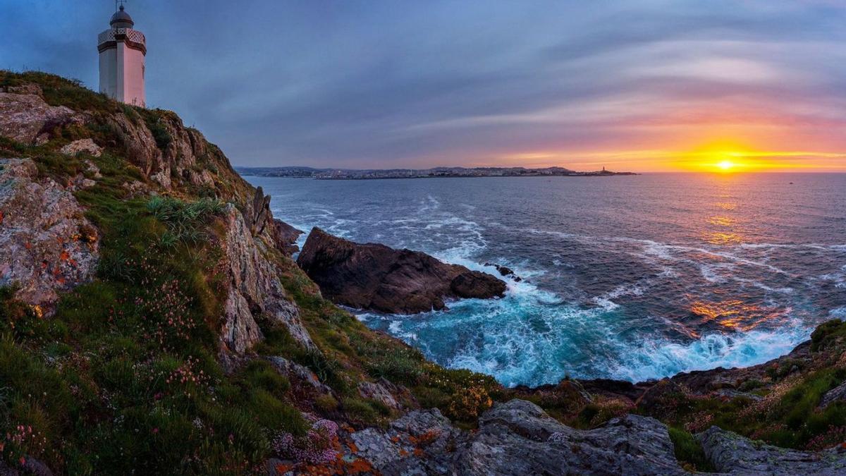 Una fotografía desde el faro de Mera, premio del Consorcio - La Opinión ...