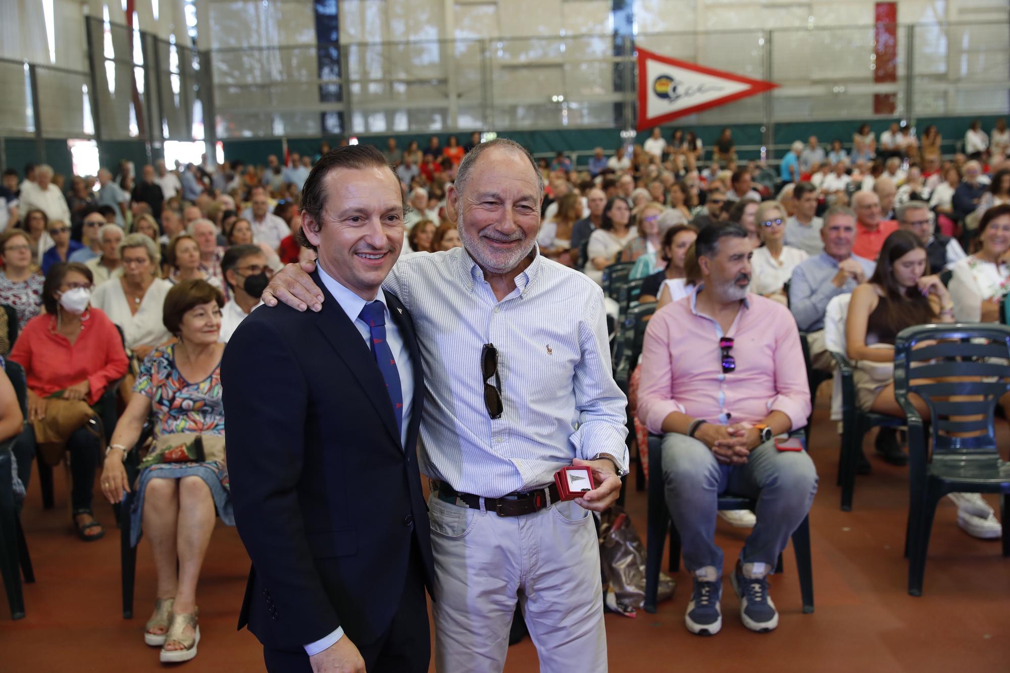 En imágenes: El Grupo Covadonga entrega sus distinciones en un multitudinario acto