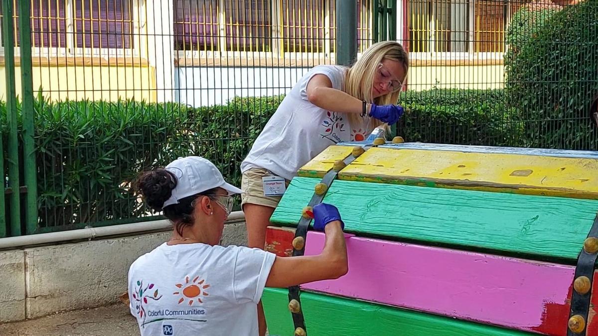 El colegio Villar Palasí de Quart de Poblet luce dos murales inclusivos ...