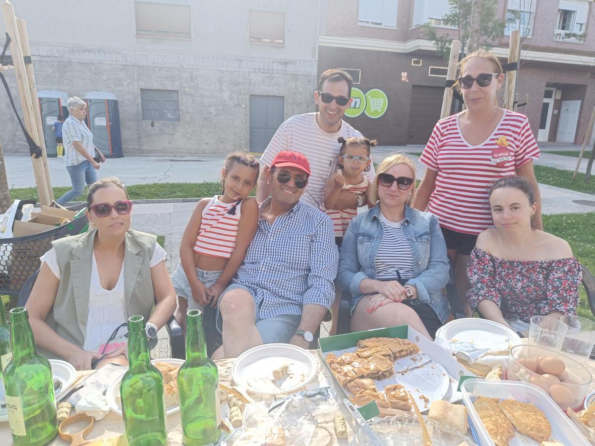 Así fue la primera comida en la calle de El Berrón