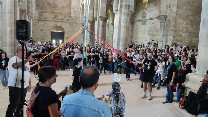 Santa Ferreña plantoulle cara á treboada - Faro de Vigo