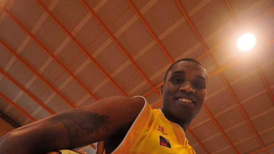 Alfa Diallo es el nuevo techo del Xuve - Faro de Vigo