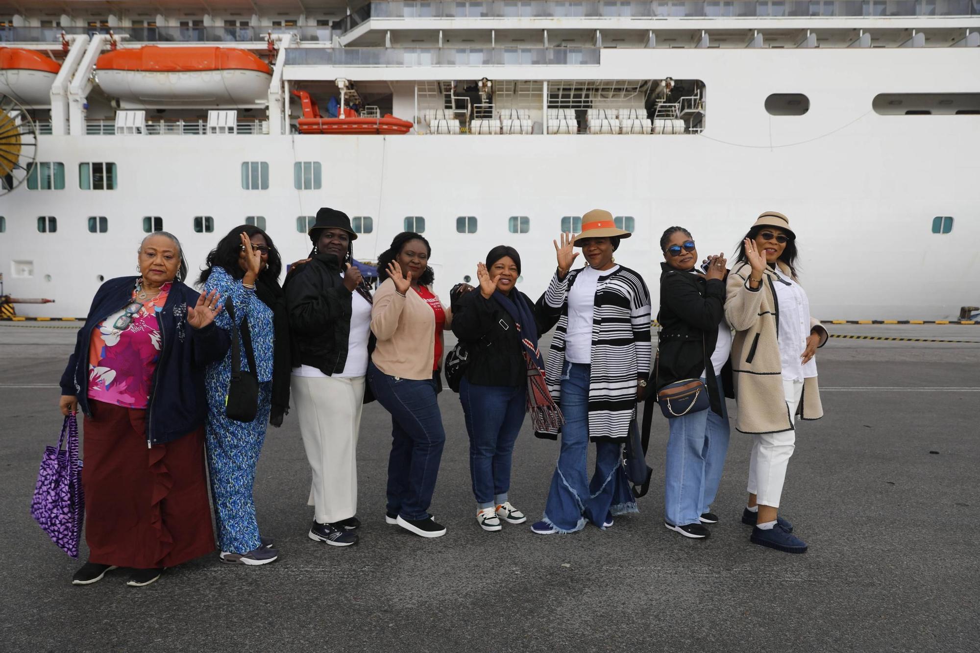 Así es el "Arcadia", el primer crucero que llegó a El Musel y hoy ...