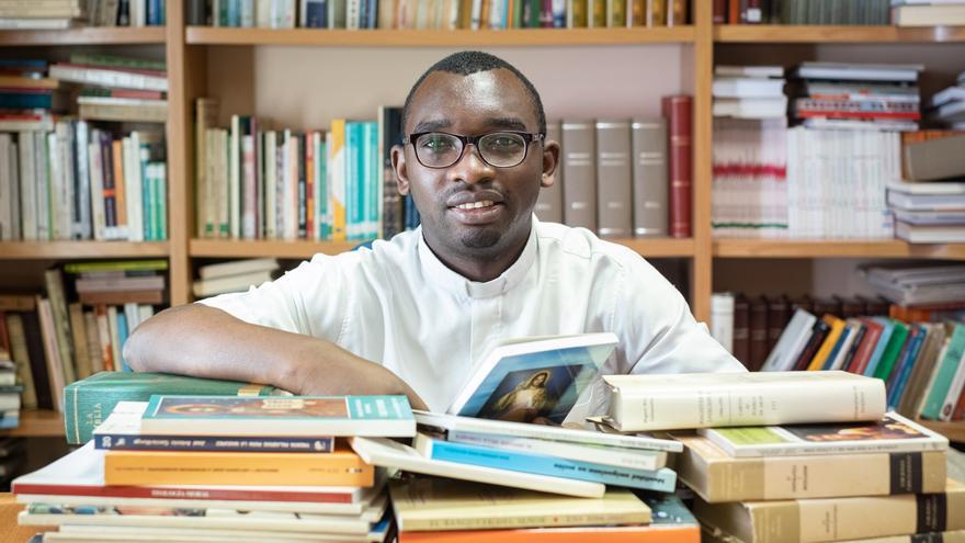 Un cura de Burundi impulsa un proyecto desde València para enviar 8.000 ...