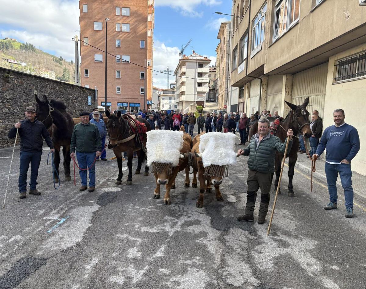 Cangas celebra su tradición vinícola con la recreación del trasiego ...