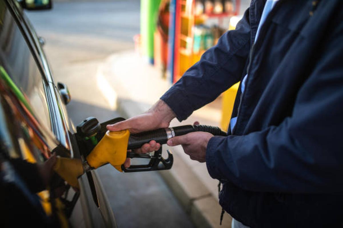 Esta es la multa que te pueden poner si te quedas sin gasolina