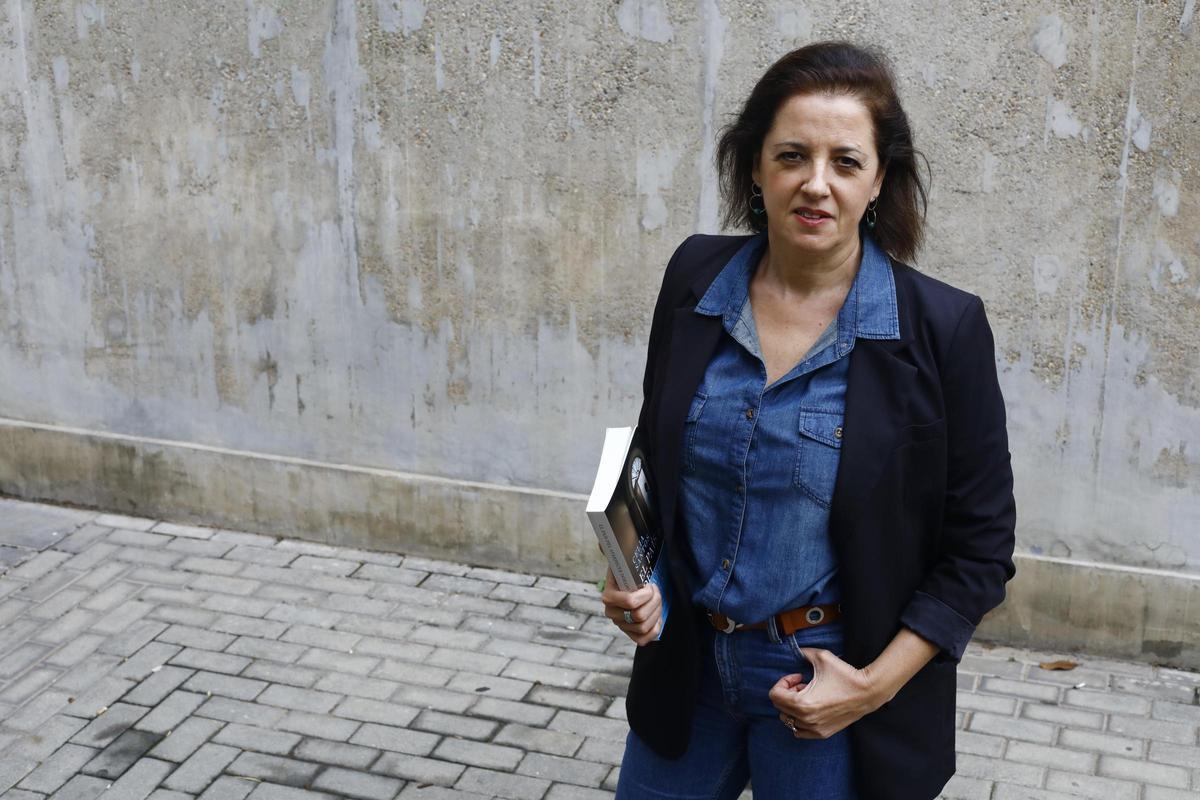 Celia Santos (publica 'El país del atardecer dorado'): "Con mis novelas ...