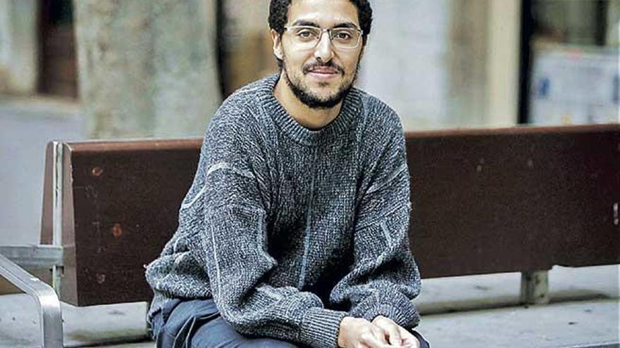 Yunez Chaib: "Siempre que puedo convierto el racismo en comedia porque ...