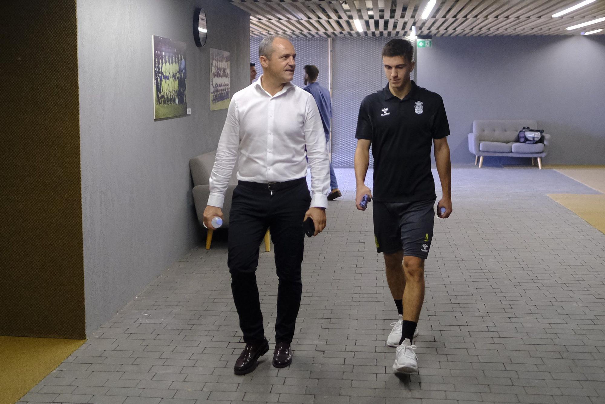 FOTOS: Presentación de Maxi Perrone, nuevo jugador de la UD Las Palmas