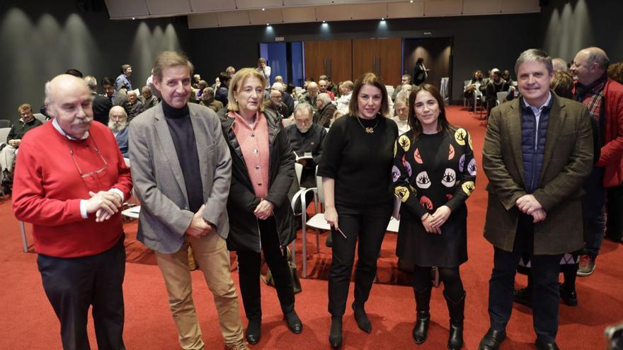 Carlos F. Llaneza: "Este texto es un canto de amor a Oviedo, la ciudad ...