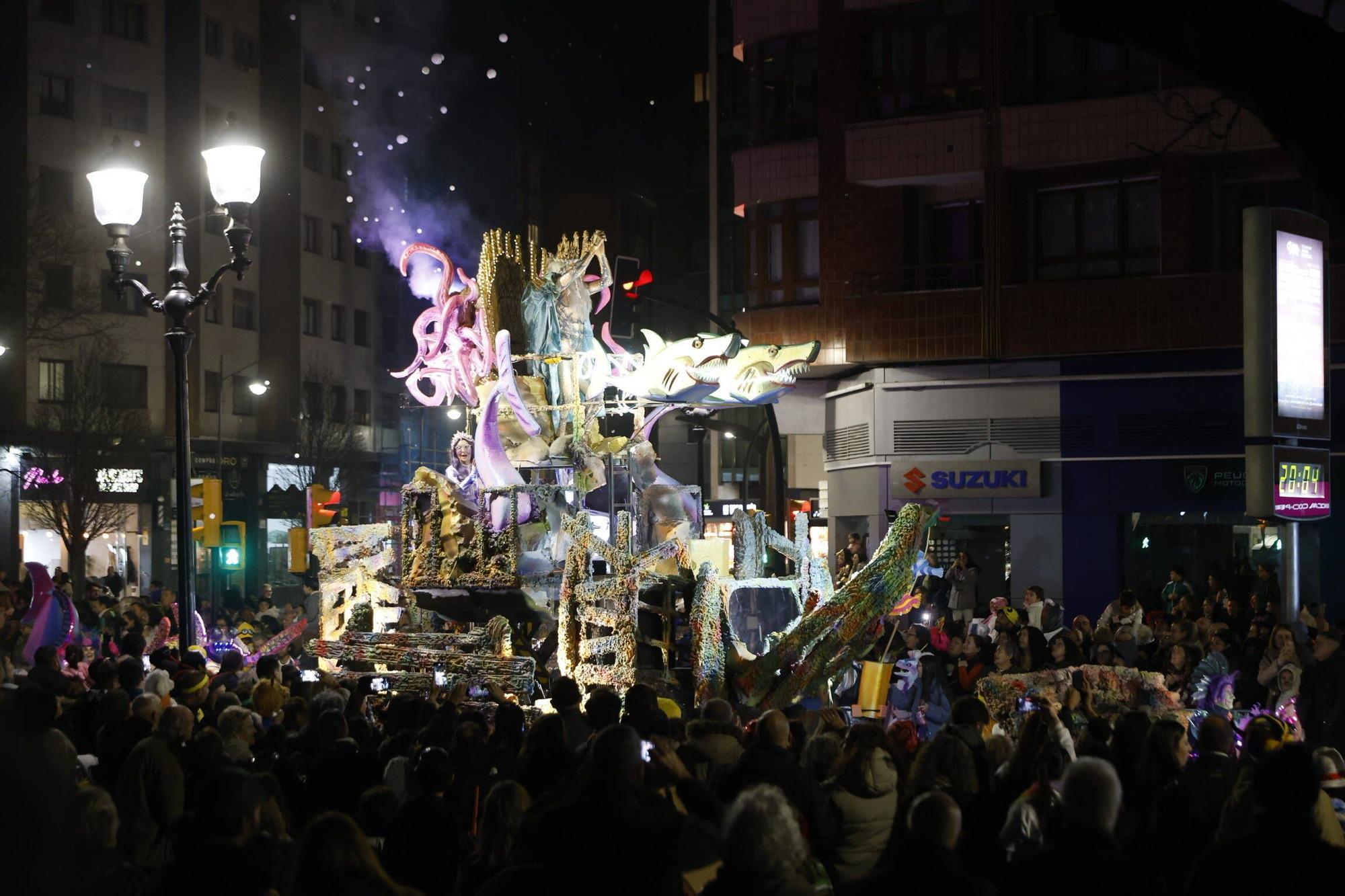 Así fue el multitudinario y espectacular desfile de Antroxu en Gijón ...