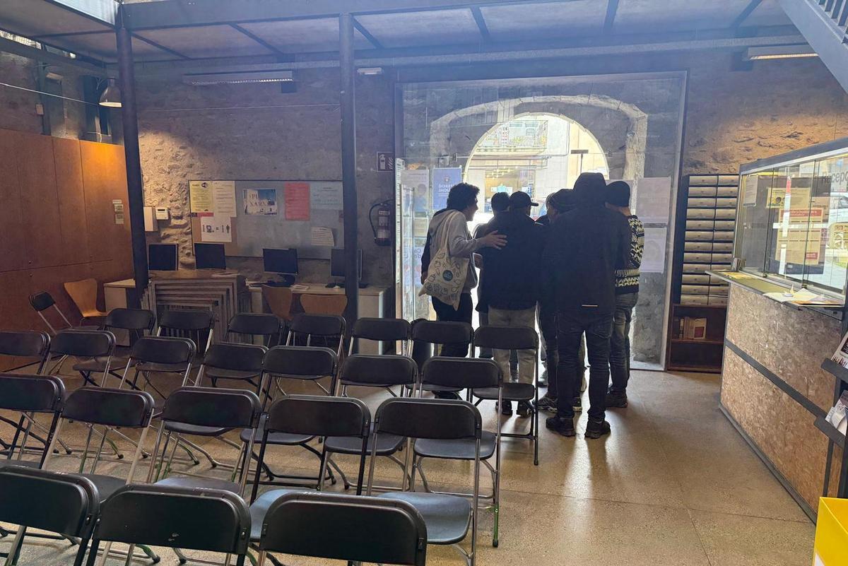 Joves migrants que viuen al carrer a Girona denuncien que els graven ...