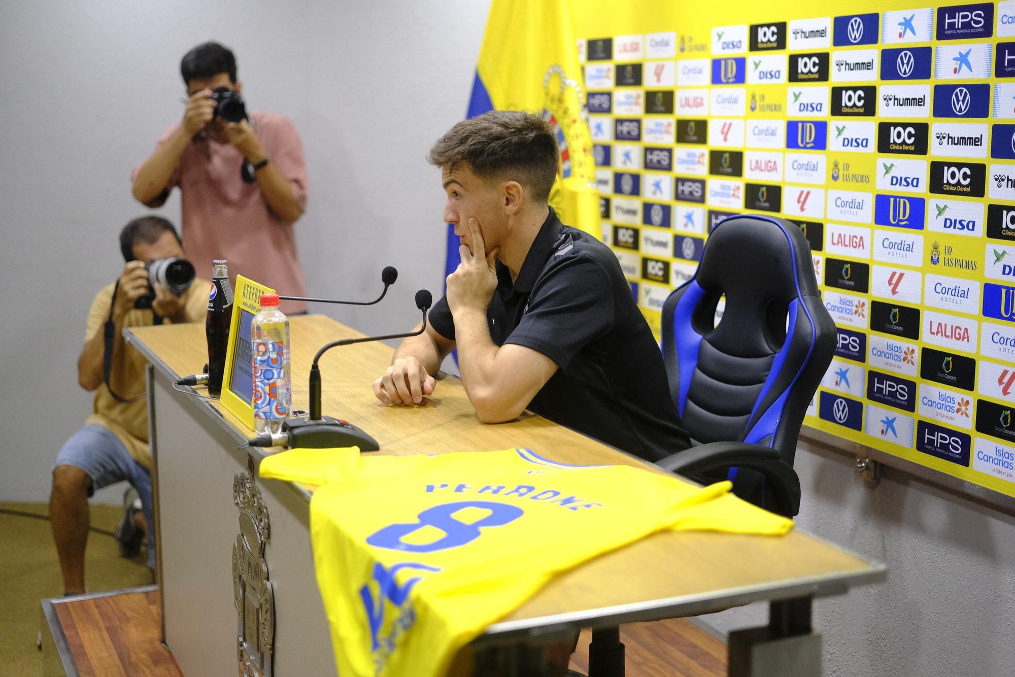FOTOS: Presentación de Maxi Perrone, nuevo jugador de la UD Las Palmas