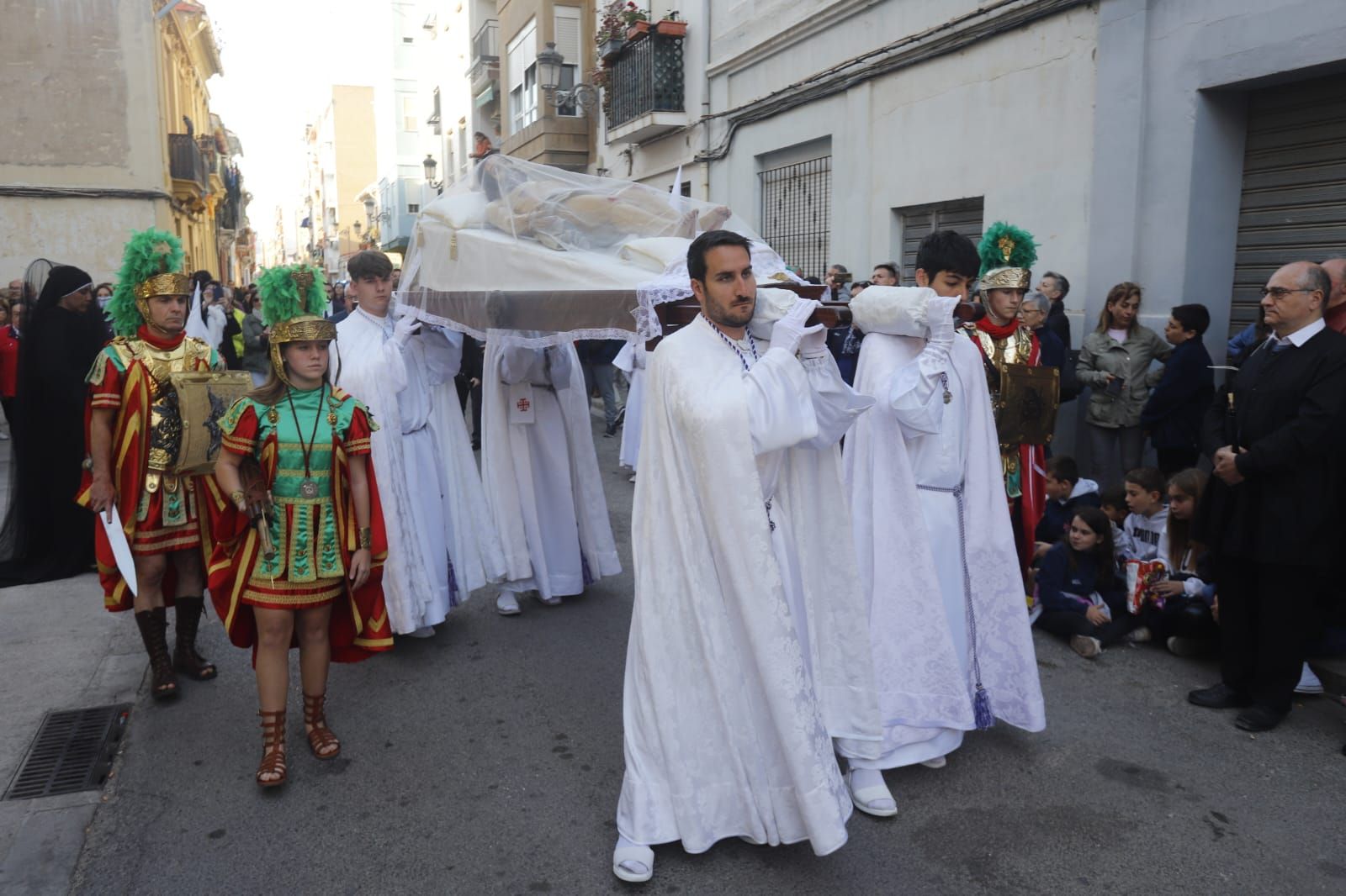Sábado Santo en el Cabanyal-Canyamelar: la procesión del Cristo Yacente ...