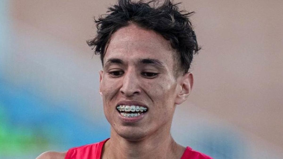 El campeón de Catalunya de cross Abderrahim Ougra huye antes de un ...