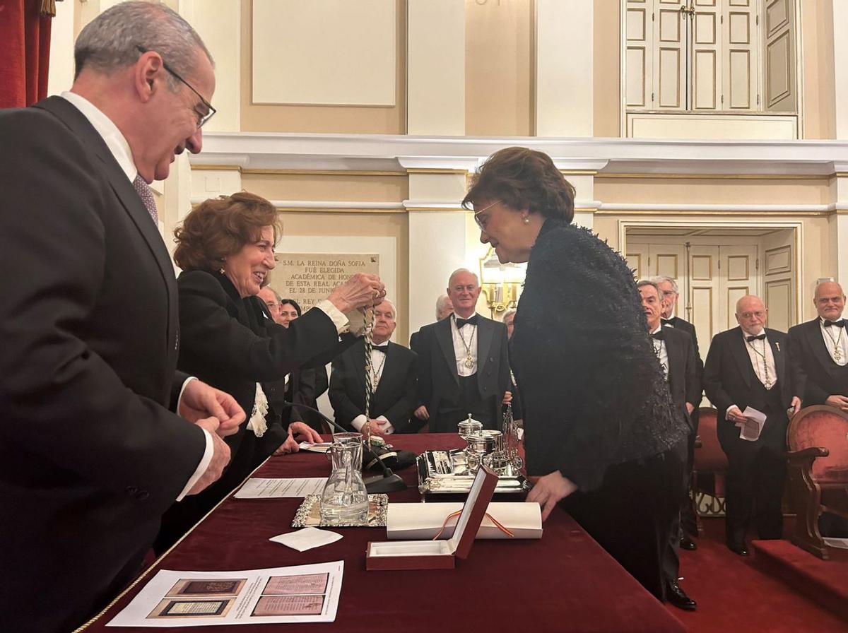 Elena E. Rodríguez ingresa "honrada y agradecida" en la Real Academia ...