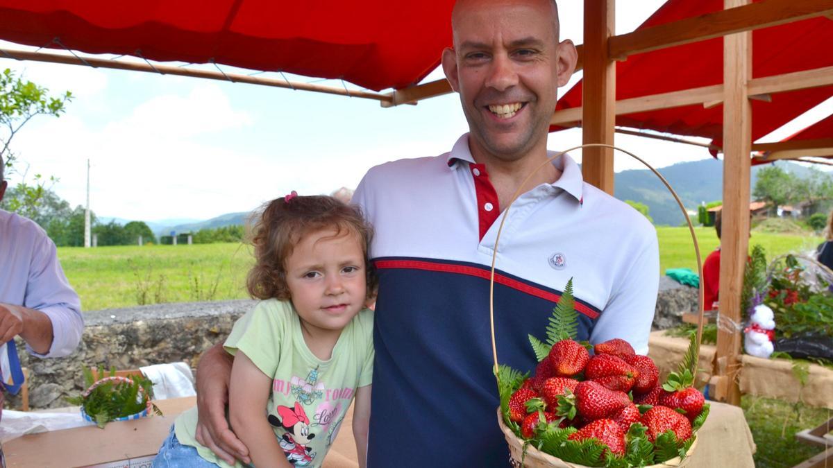 El XLIV Festival de la Fresa de Candamo agota su producto en poco más ...