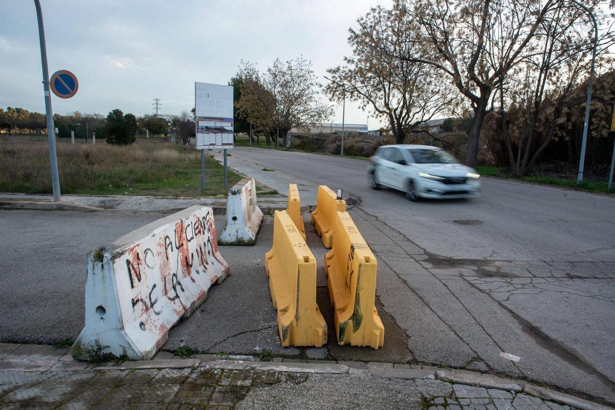 Sallent tanca al trànsit part d’un vial que s’enfonsa del barri de l ...