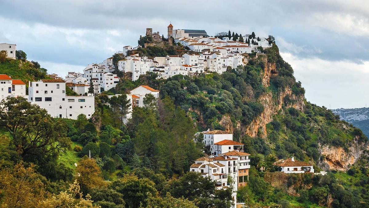 El pueblo de Málaga que pasó de ser fundado por Julio César y ver nacer ...