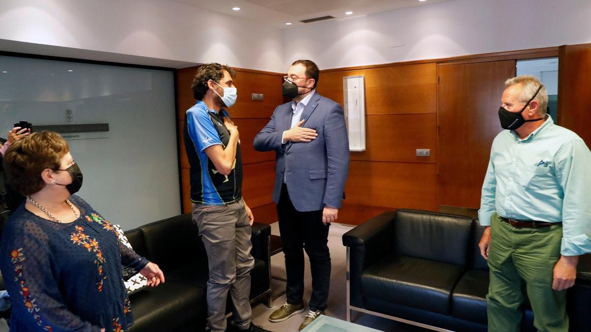 Miguel Ángel Roldán, enfermo de ELA: "Subir al Urriellu es un regalo de ...