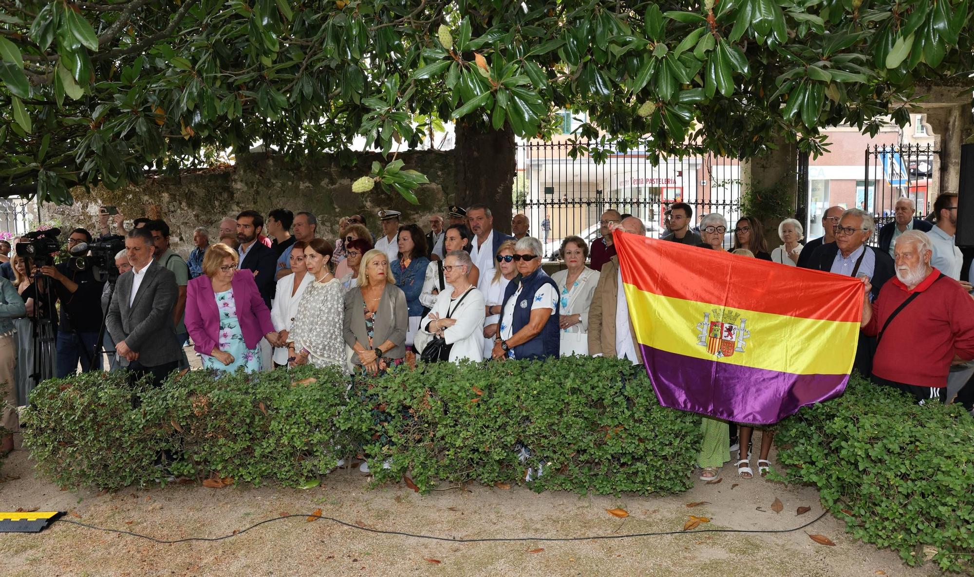 Ofrenda floral y homenaje a los ediles vigueses represaliados por el franquismo