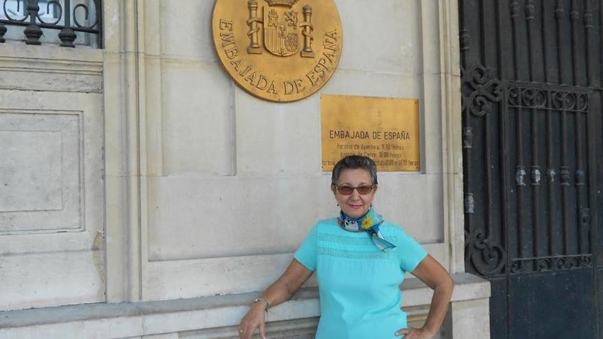 María Rosa González Vázquez: Las asociaciones españolas en la isla ...