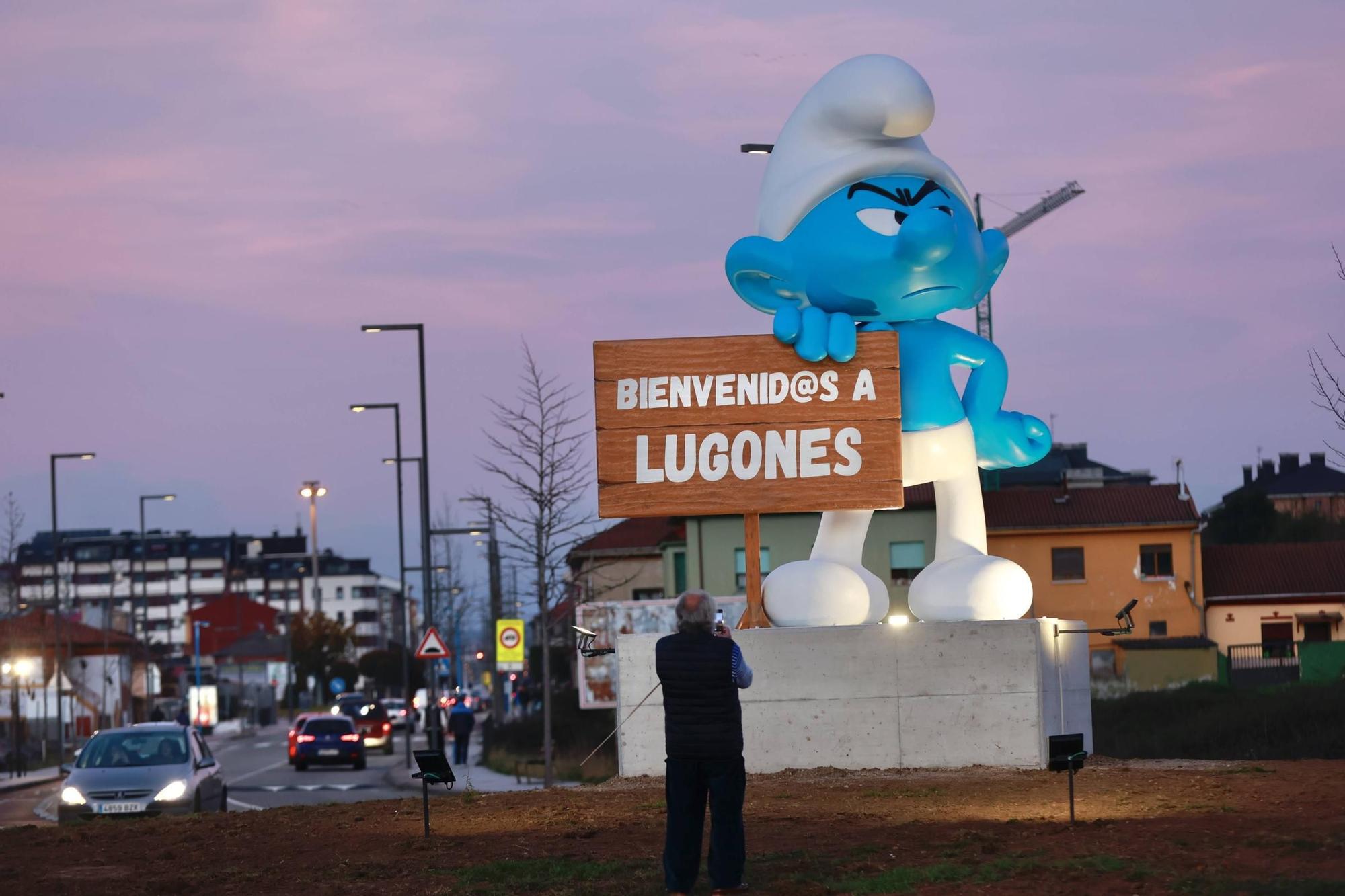 El pitufo gigante de Lugones: así es la espectacular figura que da la ...