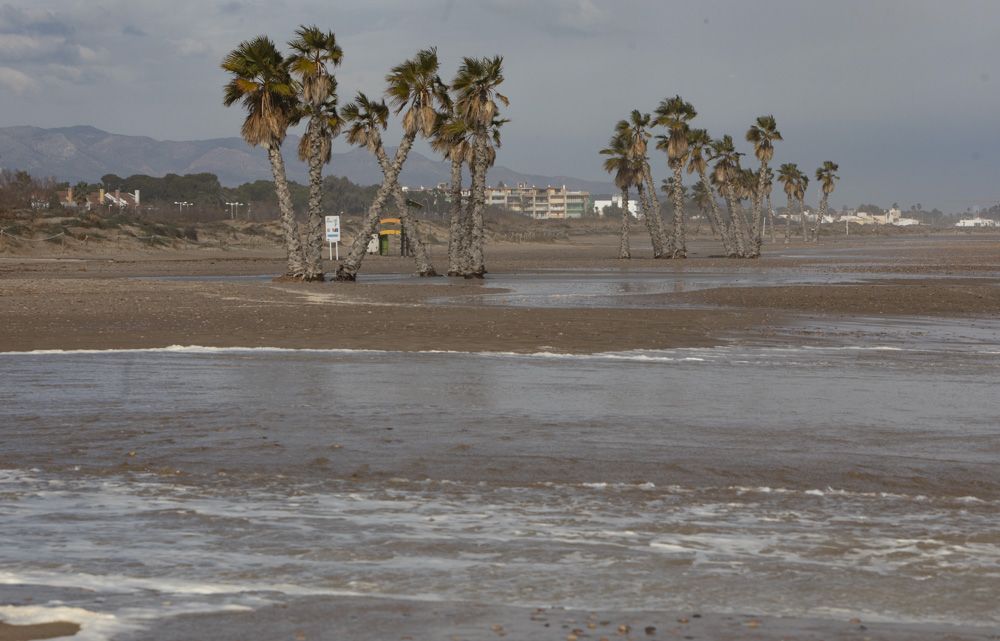 El temporal agrava la situación de la playa de Canet d'En Berenguer con ...