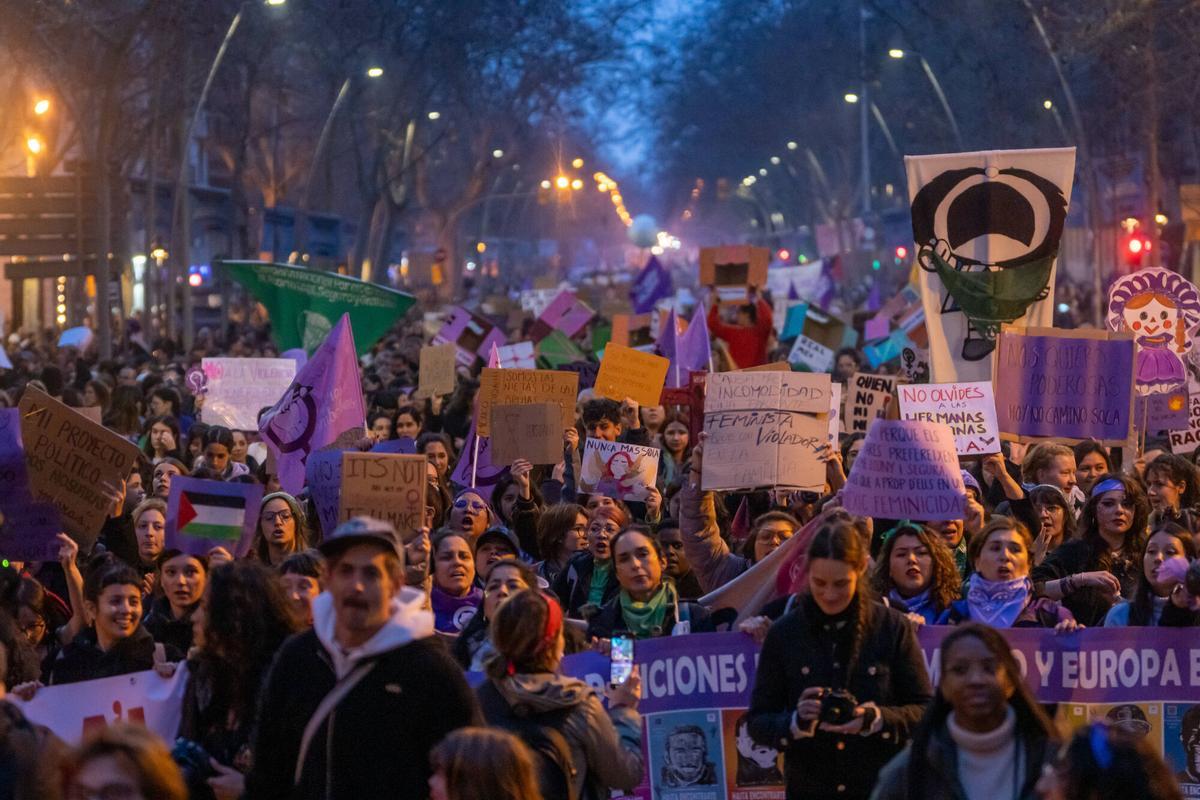 Protesta multitudinaria: miles de personas se movilizan en el 8M de ...