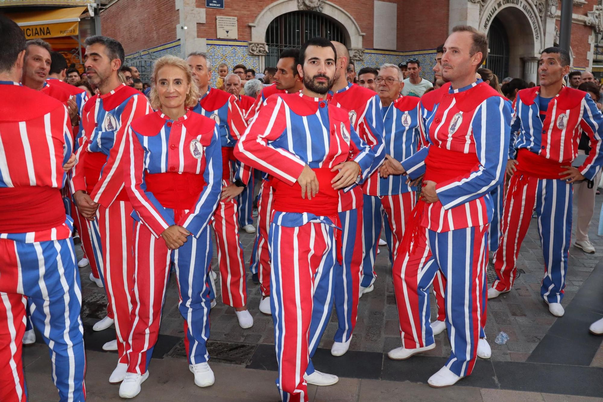 Espectacular exhibición de "Muixeranga" en las calles de València