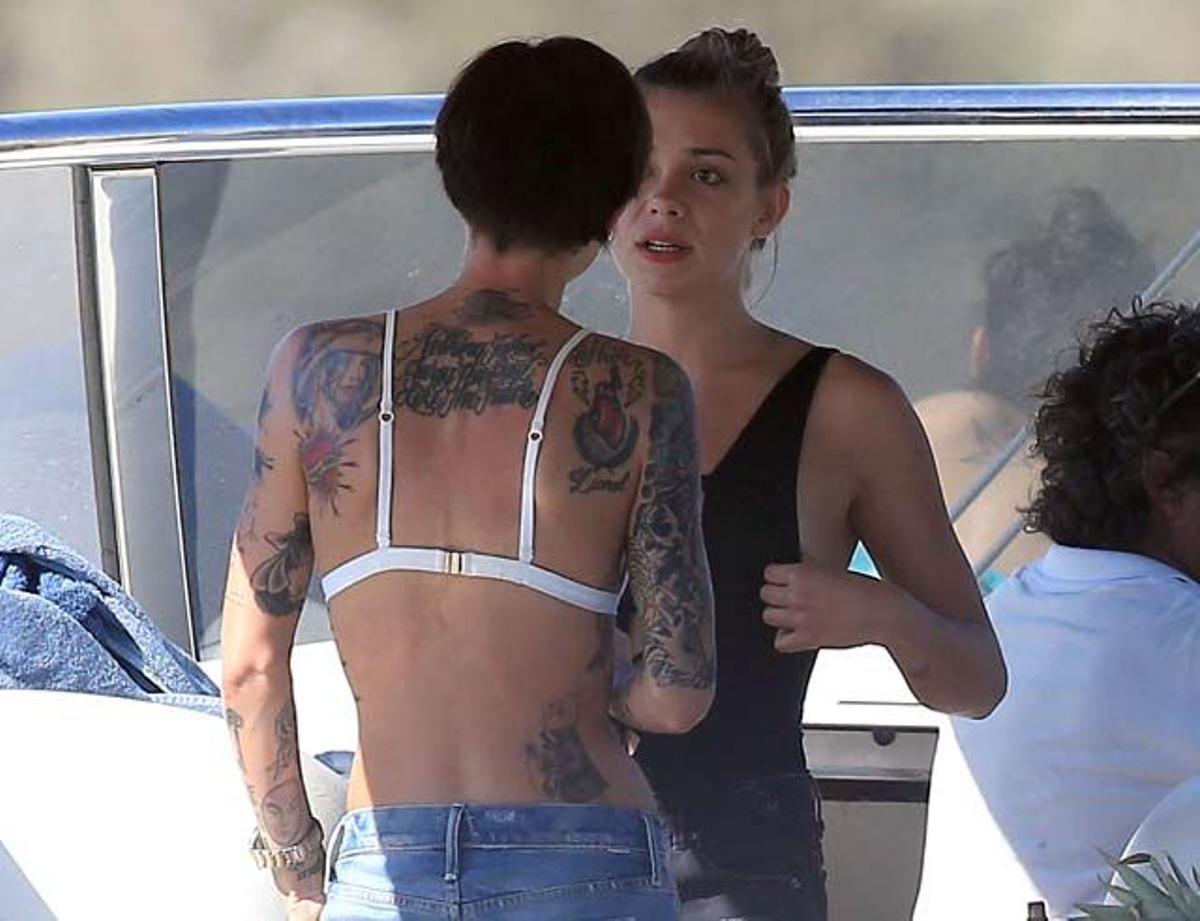 Ruby Rose disfruta del sol de Ibiza junto a su novia - Cuore