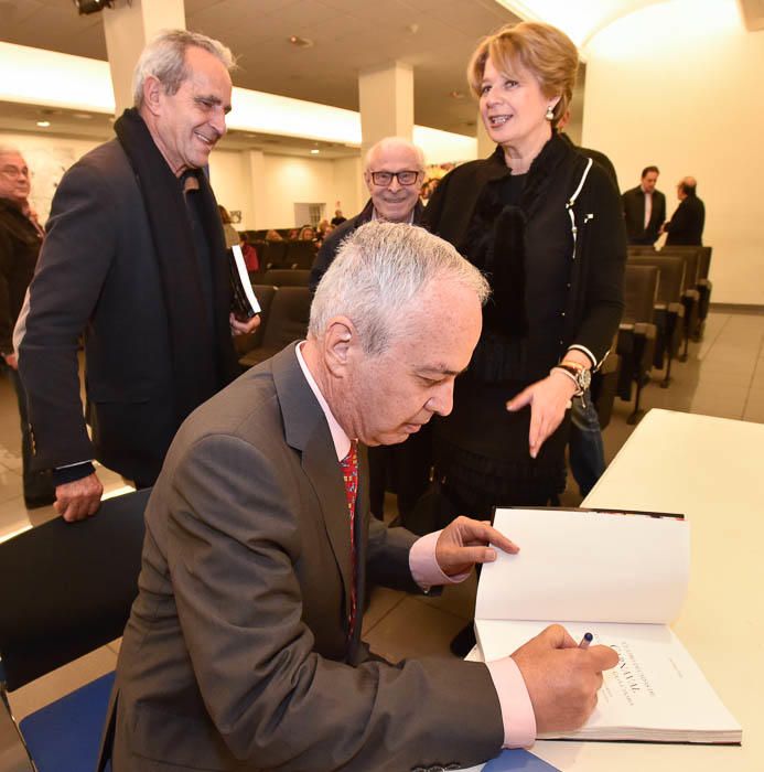 José Febles presenta su libro 'Cuatro Décadas de Carnaval', en el CLUB ...