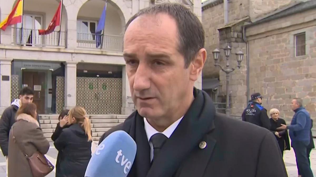 El alcalde de Alpedrete asegura que el autor del crimen "quería mucho a su mujer" y después ...