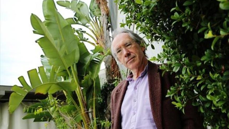 Ian McEwan publica la seva novel·la ‘Lecciones’: «Si els teus pares ...
