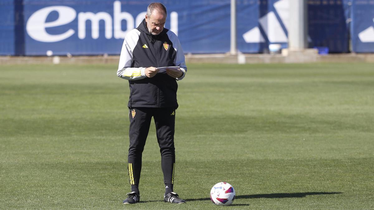 Víctor Fernández convoca a 30 jugadores para empezar la pretemporada