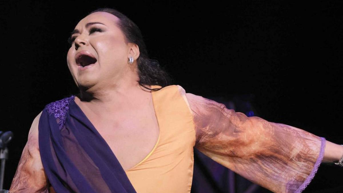 El artista sevillano Falete ‘desnuda su alma’ en el Paraninfo de la ULL - El Día