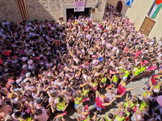 MUCH 2025 FIESTA MALLORCA | Sineu se viste de rosa: arranca el Much 2025