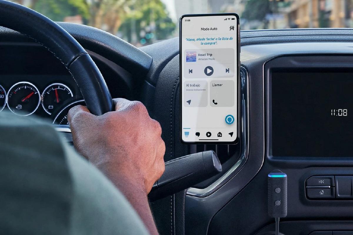 Alexa es tu copiloto perfecto: ahora también en el coche con el Echo Auto