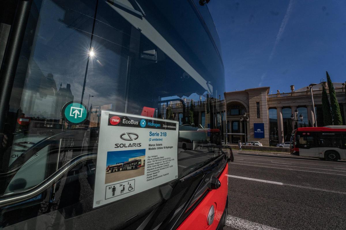 Estos son los innovadores buses articulados de hidrógeno de TMB | FOTOS